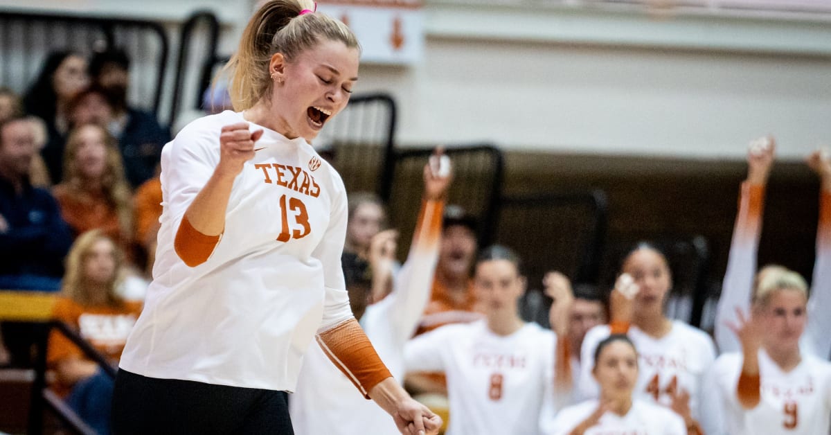 Texas volleyball coach Jerritt Elliott wants to play in Moody Center ...