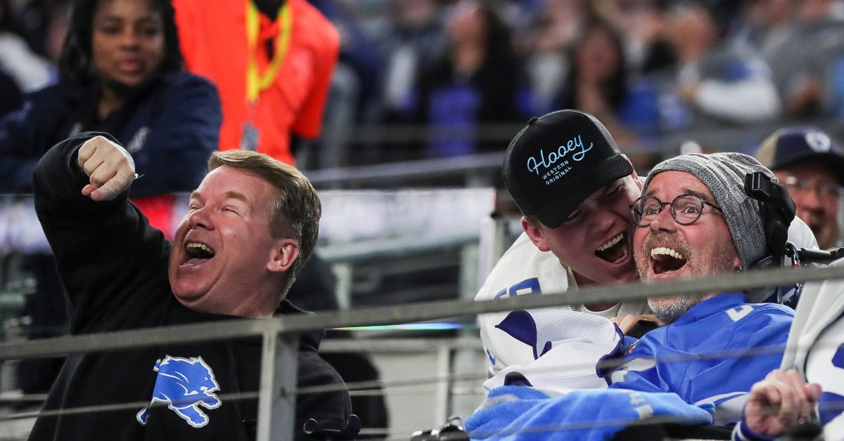 Lions fans buy 'Decker Reported' billboards in Detroit