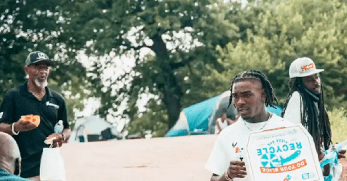 KC Chiefs WR Rashee Rice gets out to do some good, feed the hungry in ...