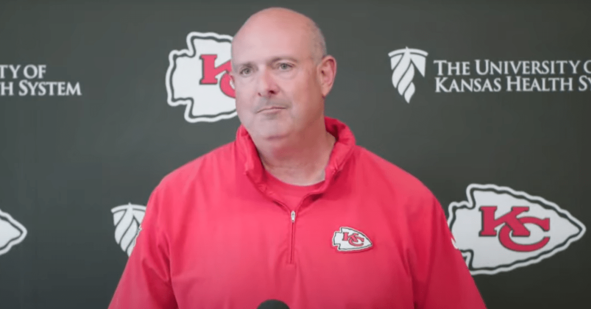 Chiefs OL coach Andy Heck gives surprising update on key position ...
