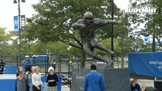 Lions unveil amazing Barry Sanders statue at star studded ceremony