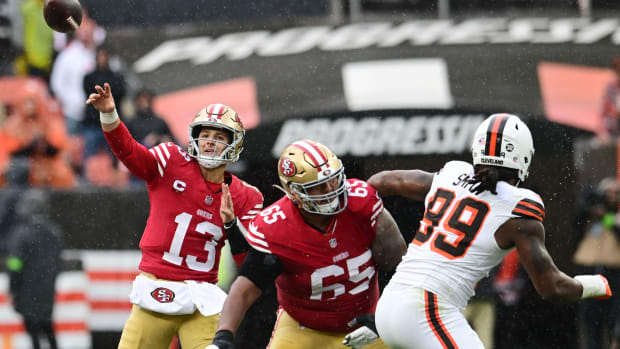 49ers' Aaron Banks, Ambry Thomas active for Week 17 at Commanders