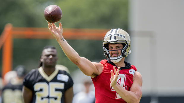 Saints: Derek Carr is studying Drew Brees closely