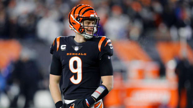 Bengals: Cincinnati Reds legend Barry Larkin endorses Joe Burrow