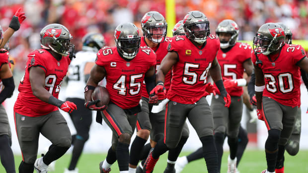 Devin White pushes back against critics with dominant performance