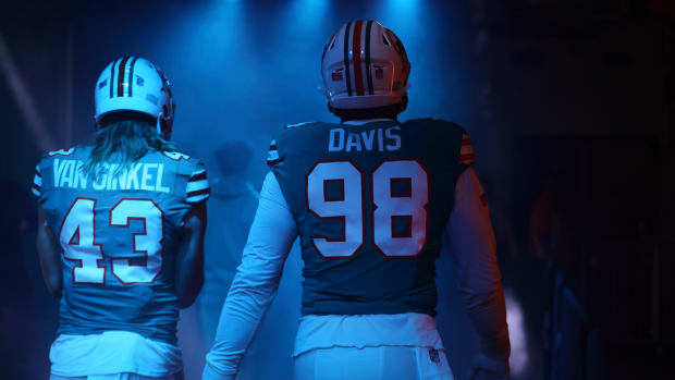 Indianapolis Colts set to sign former Miami Dolphin DT Raekwon Davis