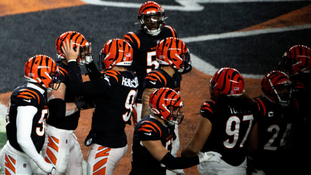 Bengals sign DE Trey Hendrickson to one-year extension