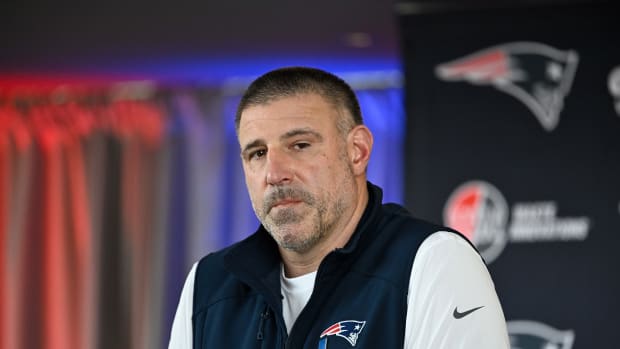 Patriots head coach Mike Vrabel is falling into the same trap as his ...