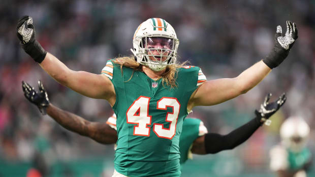 2024 Free Agency: How much could it cost Dolphins to keep Andrew Van ...