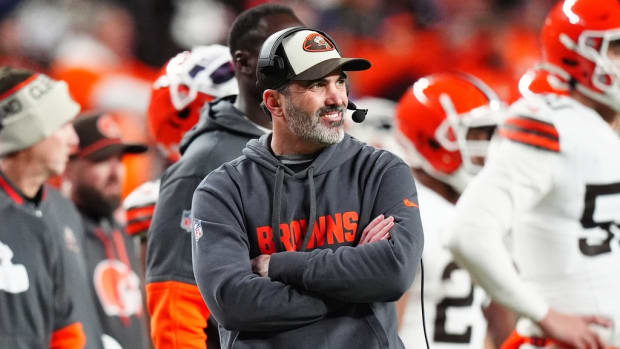 Cleveland Browns are meeting with a major wildcard at the quarterback ...