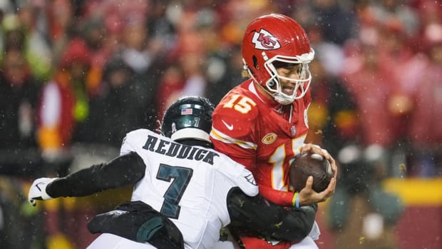 Eagles' Haason Reddick blows past Chiefs for early sack on Mahomes