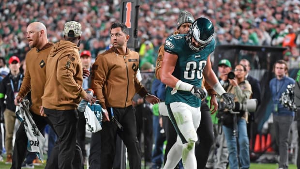 Eagles add tight end help amid Dallas Goedert injury