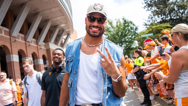 Vols TE Jacob Warren has perfect reaction to fans being less-than ...