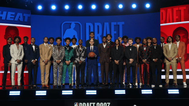 Former Lady Vols player goes viral during NBA draft