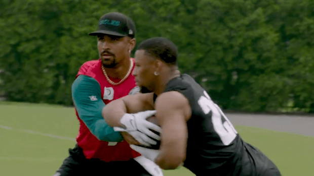 Eagles fans soak up first look at Jalen Hurts, Saquon Barkley in action