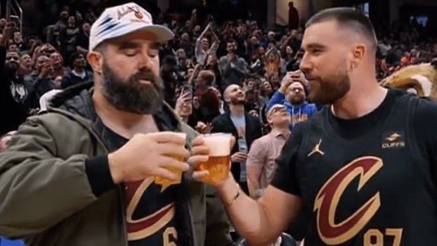 Jason and Travis Kelce have epic beer-chugging moment during Cleveland ...