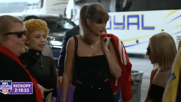 Taylor Swift arrives in style at Allegiant Stadium for Super Bowl LVIII ...
