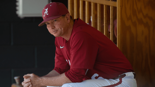 Alabama baseball coach makes himself look completely foolish