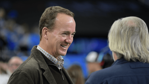 Peyton Manning reveals the detail that he had to have when he walked out in full Vols uniform at ...