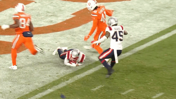 Patriots coach has perfect reaction to Cody Davis' first career touchdown