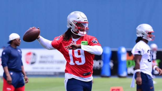 Former Vols QB Joe Milton arrives at Patriots training camp and debuts ...