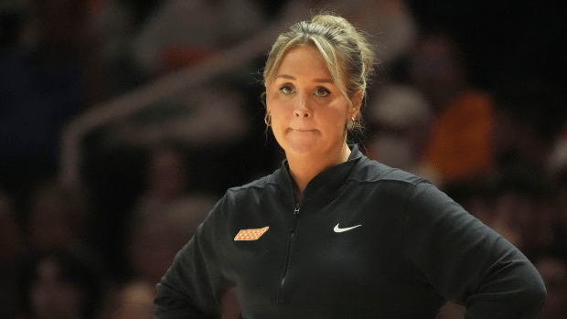 Tennessee fans gave Lady Vols head coach Kim Caldwell an incredible ...