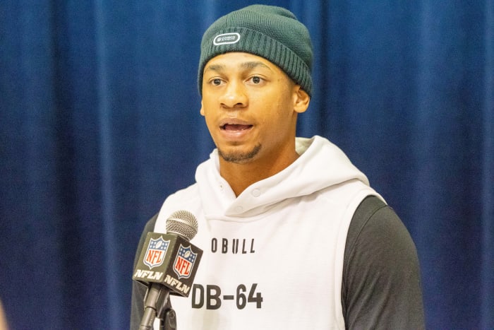 NFL Draft analyst believes Cardinals' Day 3 pick should become a ...