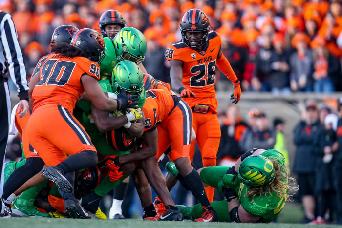 Oregon Ducks head coach Dan Lanning knows that rivalry games 'mean a ...