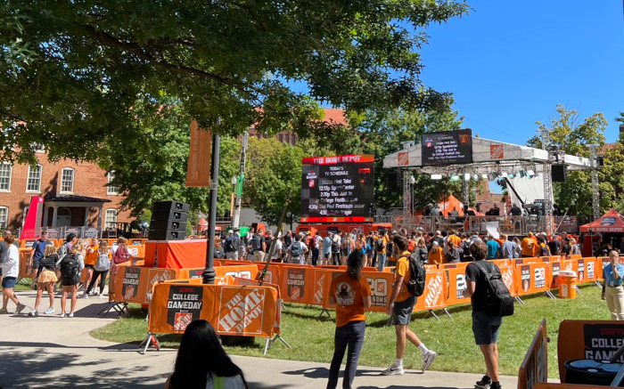 Look: Vols fans get creative with College GameDay signs