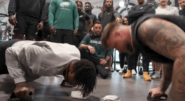 Eagles rookies show off strength in push-up competition