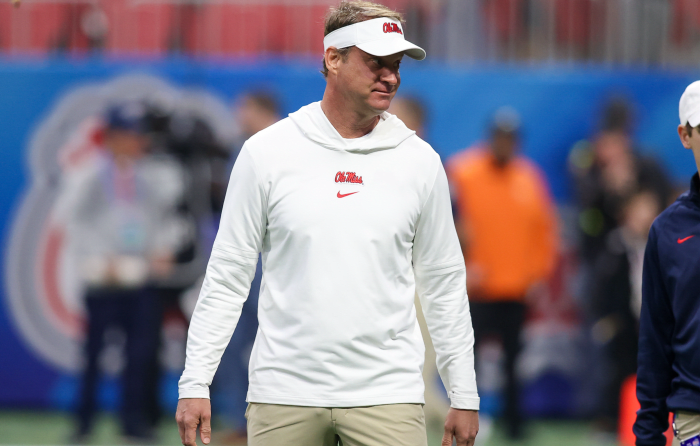 Ole Miss head coach Lane Kiffin honors late father, Monte Kiffin, at ...