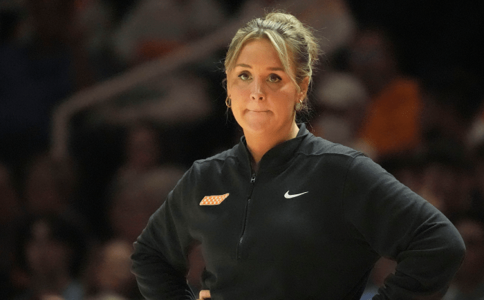 Tennessee fans gave Lady Vols head coach Kim Caldwell an incredible ...