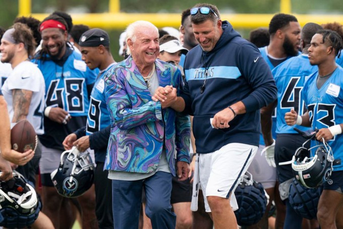 WWE legend Ric Flair names a Titan as his favorite player in the NFL