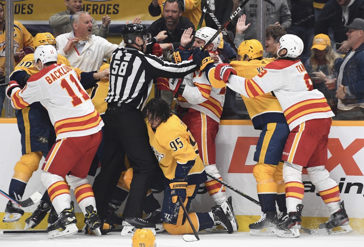 The 8 craziest moments in last night's bonkers Nashville Predators' game