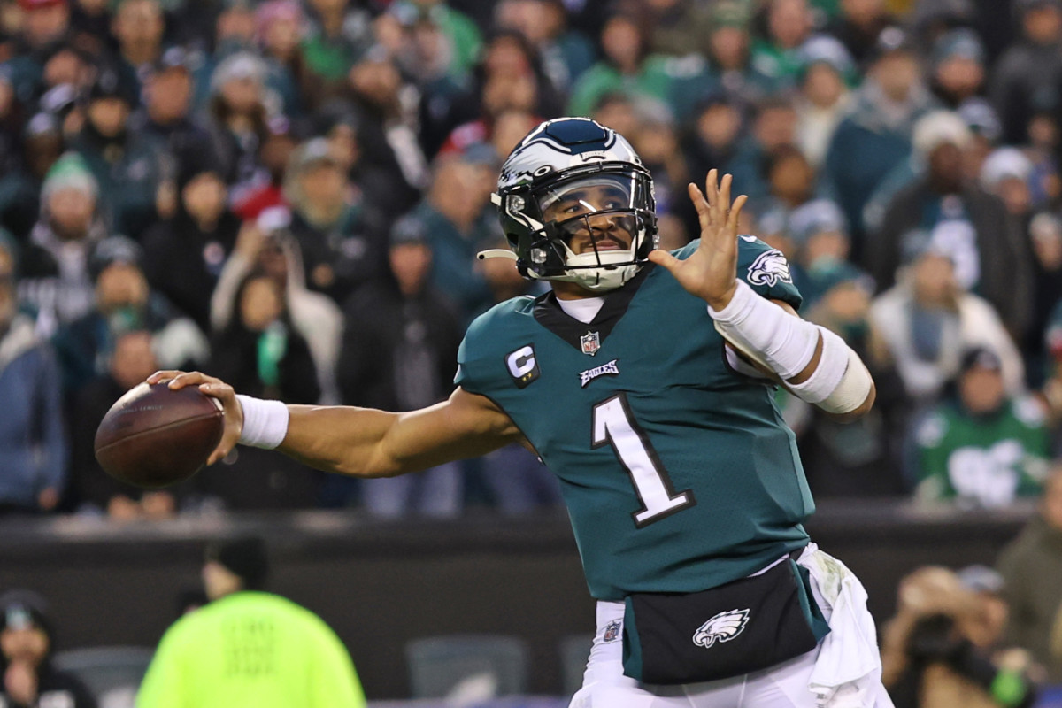 Eagles QB Jalen Hurts will make unique history alongside Patrick Mahomes in Super Bowl