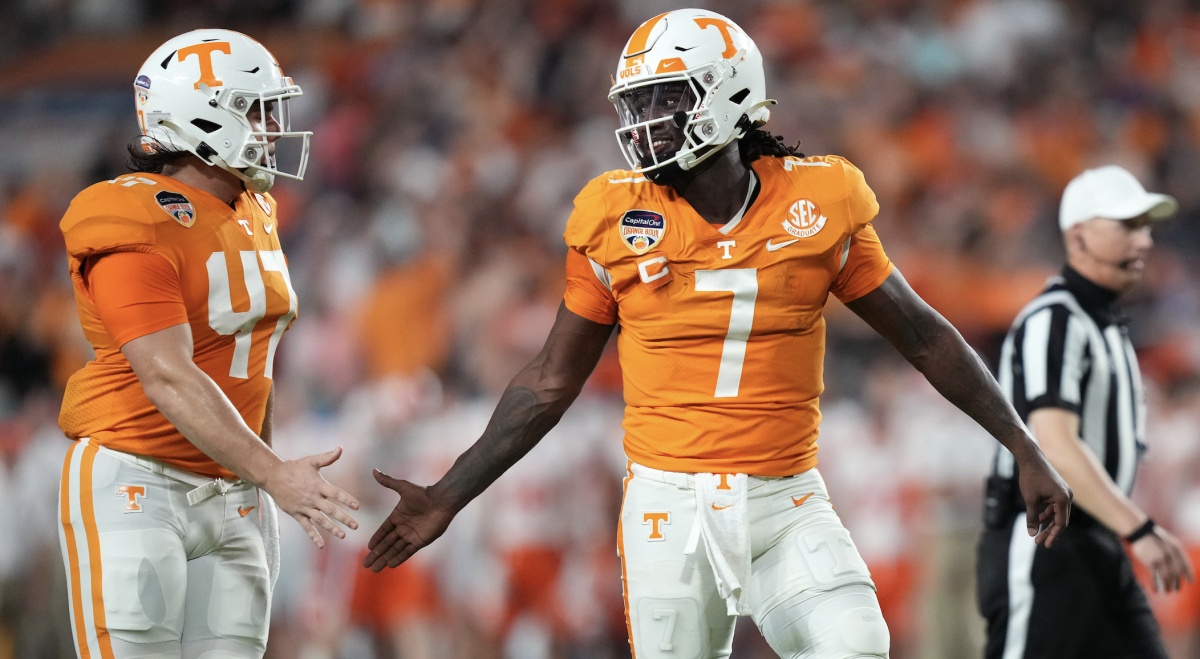 Watch: Vols QB Joe Milton throwing from one knee has fans in awe