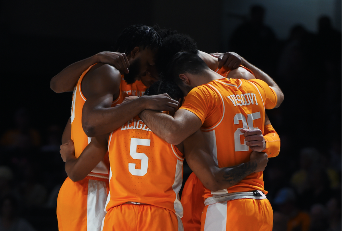 Is this Tennessee basketball team broken?