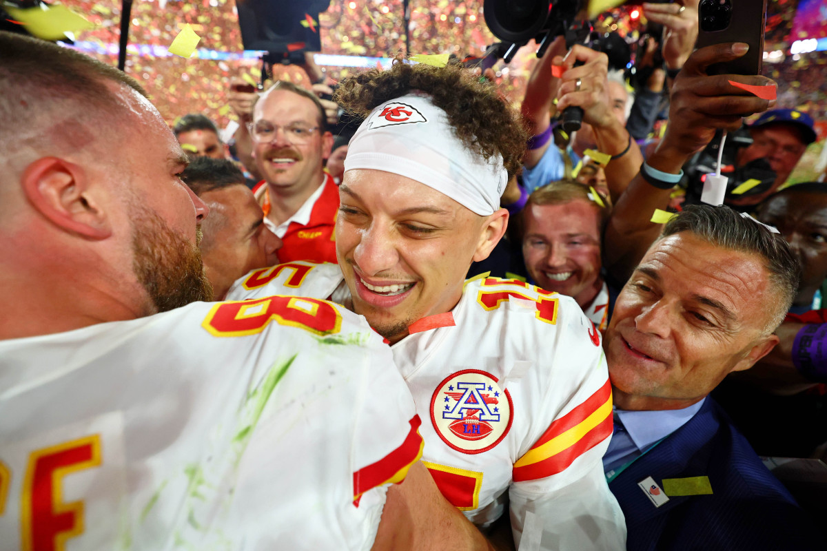 Patrick Mahomes hilariously makes fun of Travis Kelce's embarrassing moment