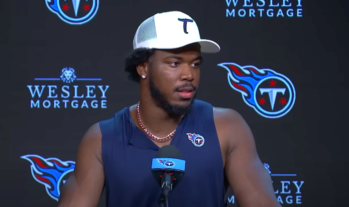 Unique gesture helps new Titans teammates create instant connection