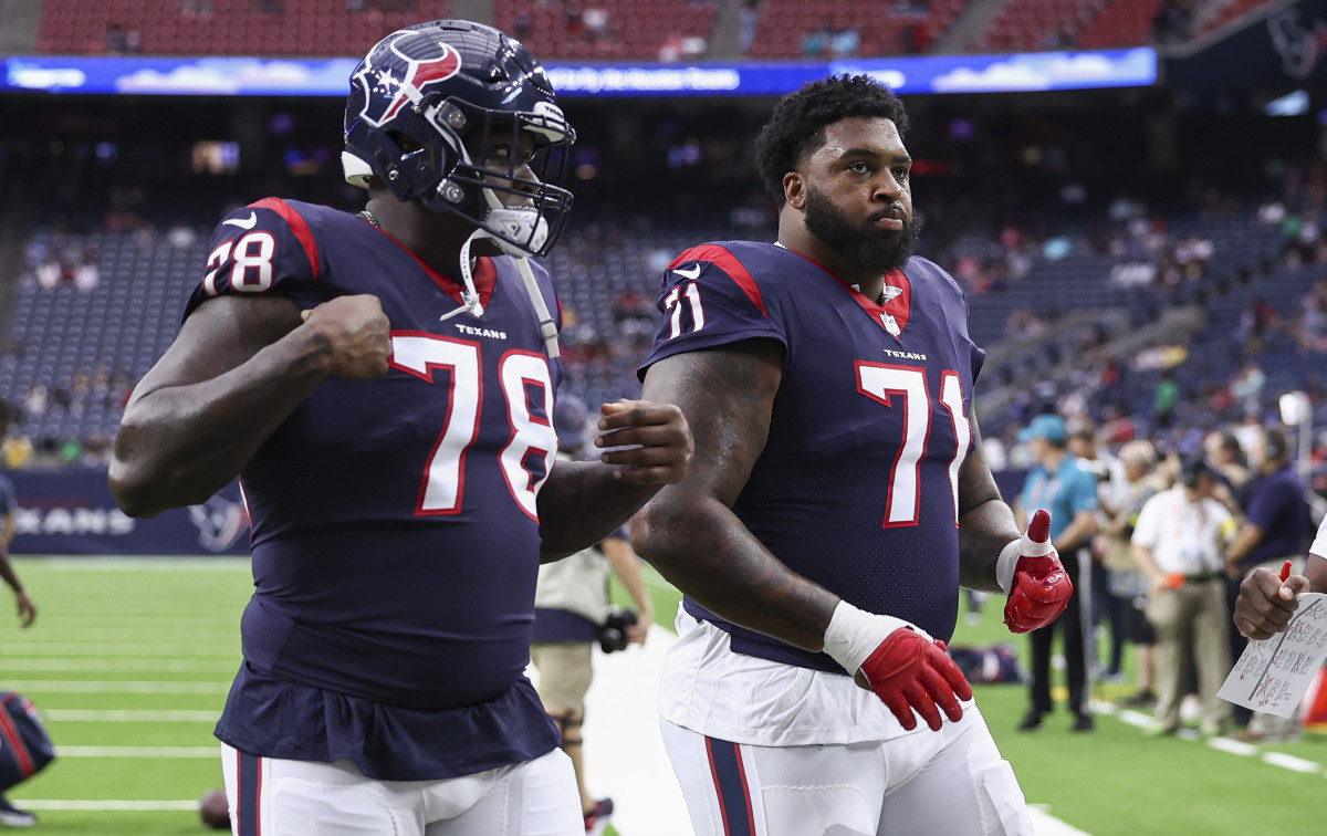 Texans star set to be out "a while" after breaking hand