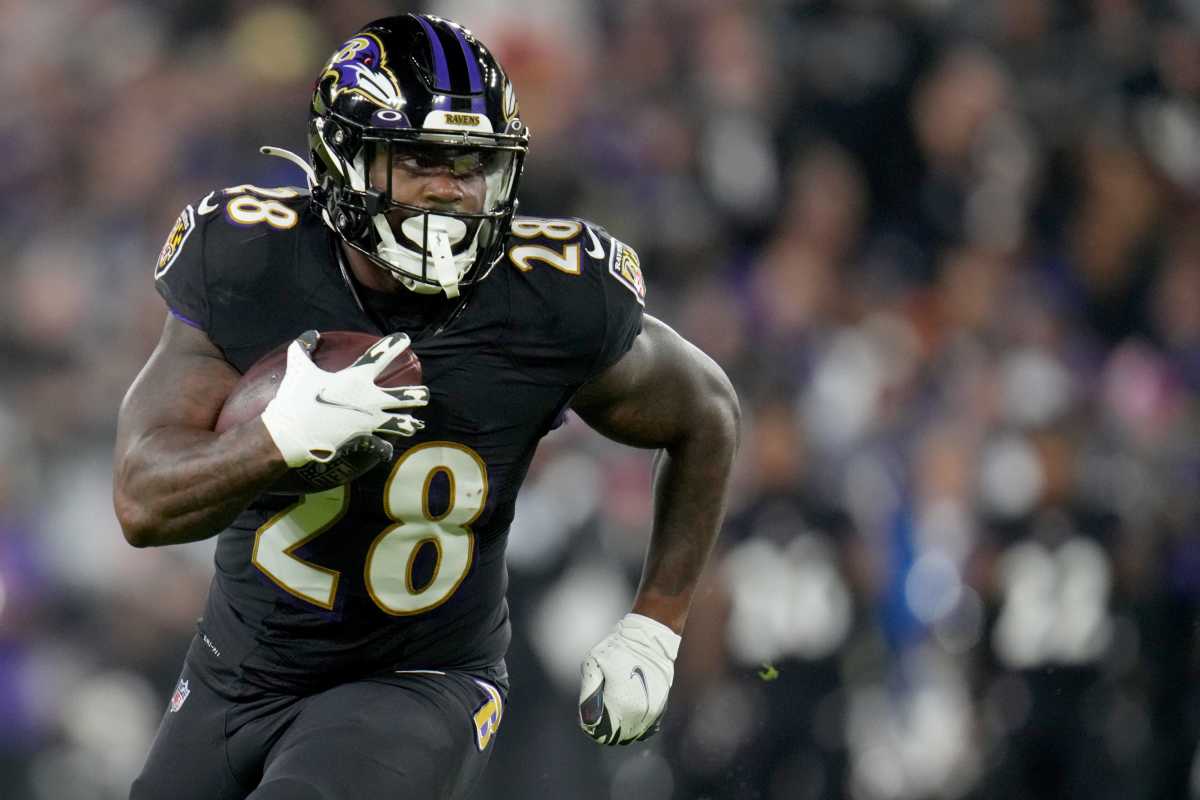 Former Panthers, Ravens RB Mike Davis calls it a career after eight seasons