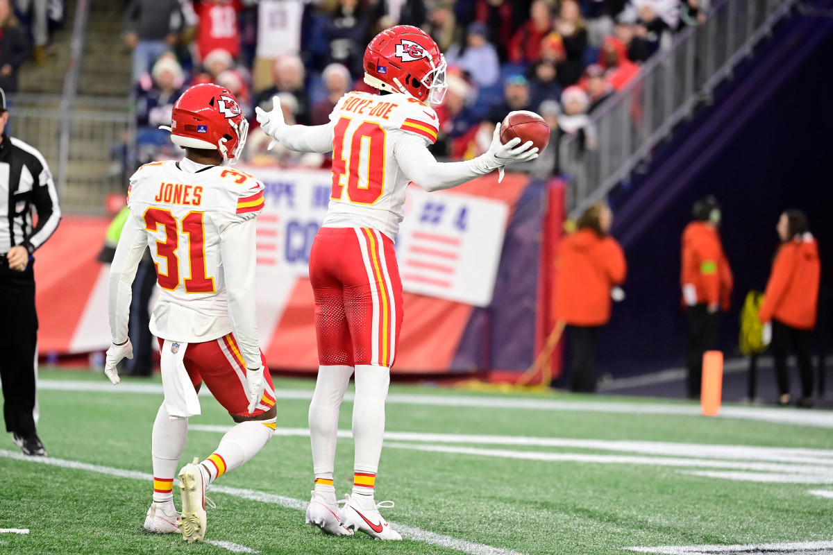 Kansas City Chiefs rookie makes trip back to home country to inspire ...