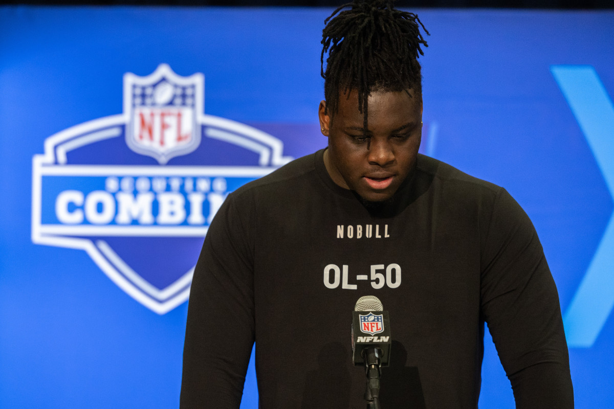 2024 NFL Draft Prospect, Georgia OT Amarius Mims officially takes top ...