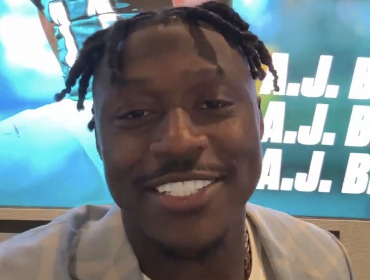 AJ Brown sends 'Eagles nation' a message after signing his new contract