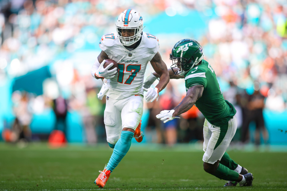 Projecting Jaylen Waddle's future contract extension with the Miami Dolphins