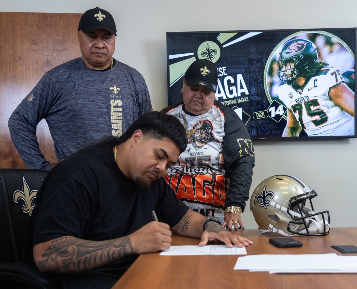 New Orleans Saints sign first-round OT Taliese Fuaga to four-year ...