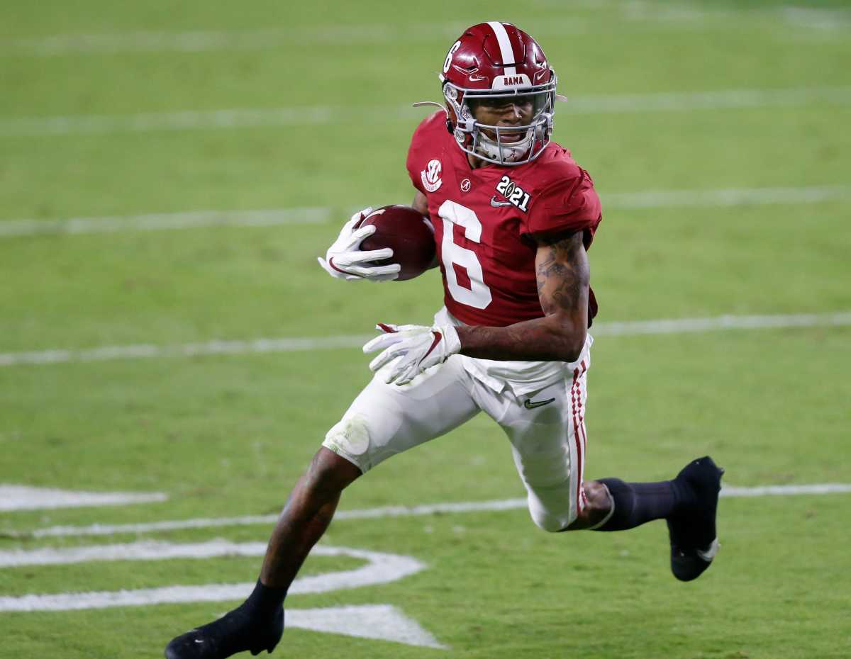 DeVonta Smith gives flowers to past Alabama greats after ranking ...