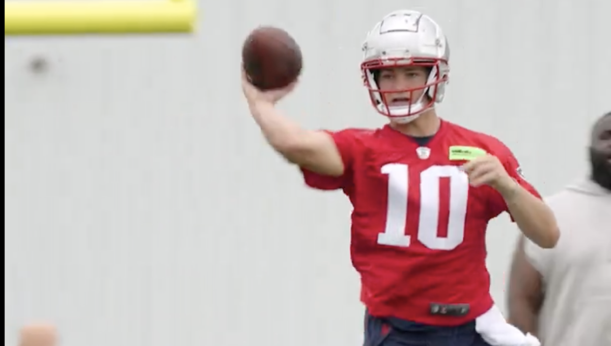 Drake Maye did his best Patrick Mahomes impersonation with no-look pass ...