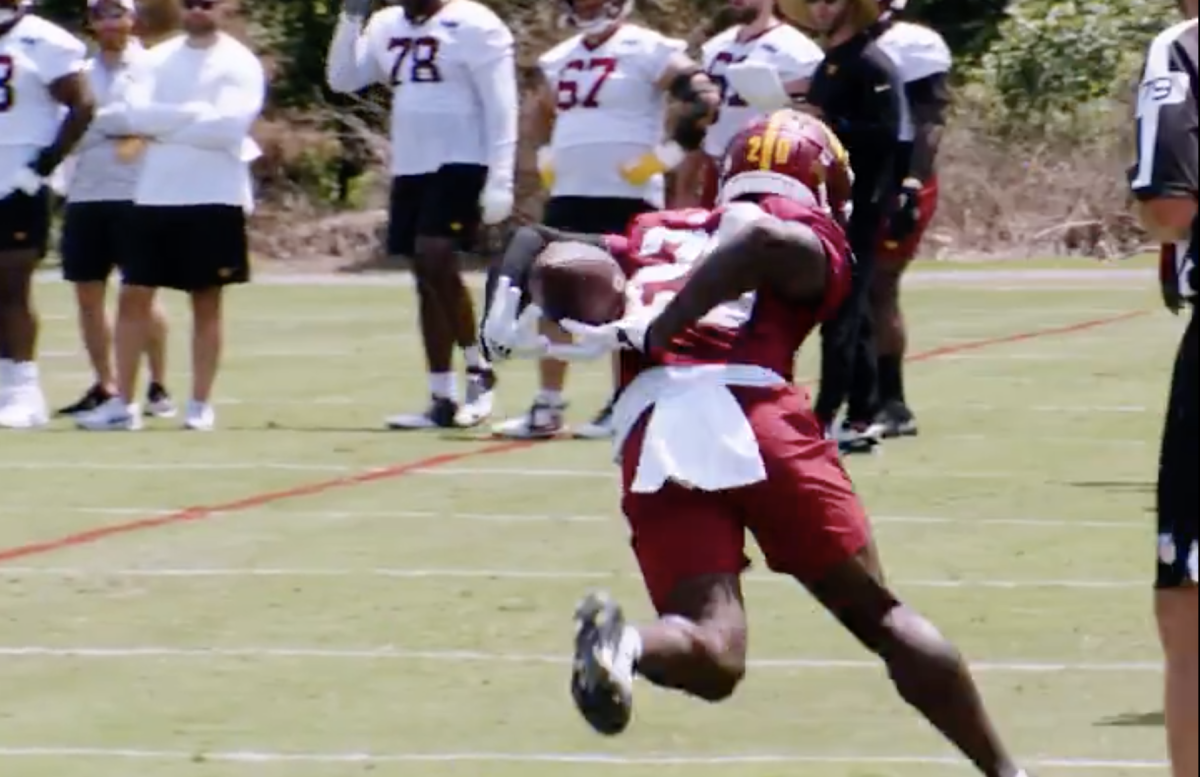 Washington Commanders starter makes one of the craziest interceptions ...