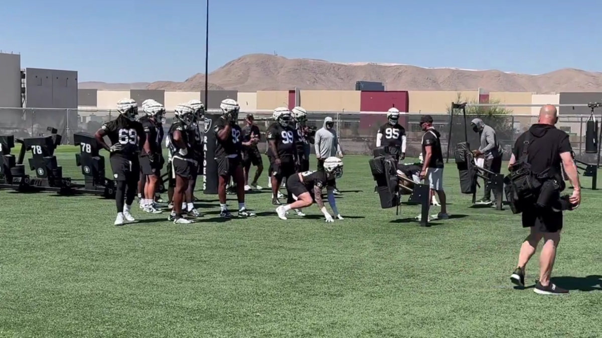 Maxx Crosby showed the rookies why he is the best of the best at Las ...